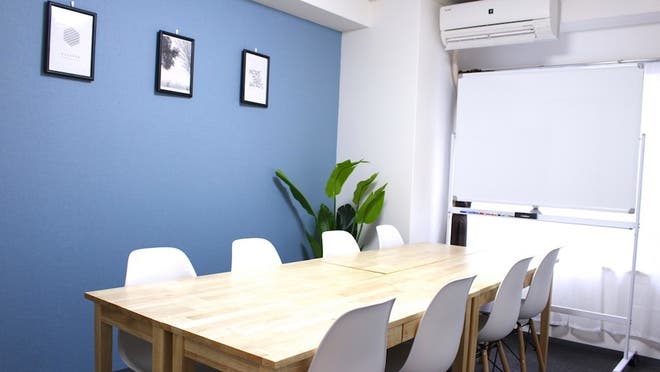 【FRIENDS III会議室】九段下徒歩2分、神保町徒歩3分!会議、撮影、ボードゲーム、など可能!プロジェクター等無料!光回線の写真1