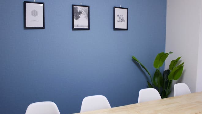 【FRIENDS III会議室】九段下徒歩2分、神保町徒歩3分!会議、撮影、ボードゲーム、など可能!プロジェクター等無料!光回線の写真2