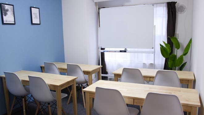 【FRIENDS III会議室】九段下徒歩2分、神保町徒歩3分!会議、撮影、ボードゲーム、など可能!プロジェクター等無料!光回線の写真4