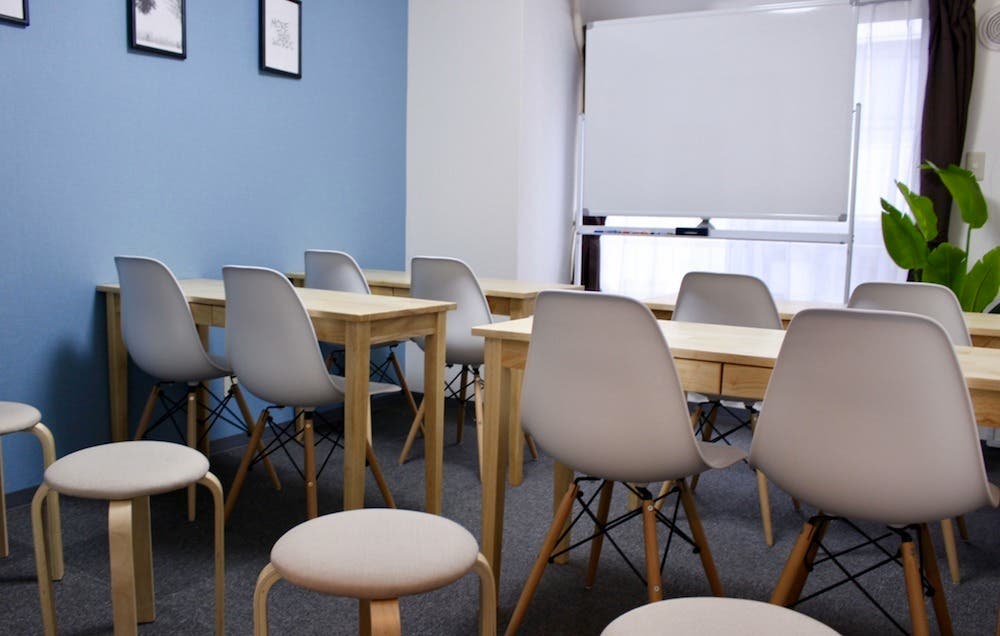 【FRIENDS III会議室】九段下徒歩2分、神保町徒歩3分！会議、撮影、ボードゲーム、など可能！プロジェクター等無料！光回線の写真5