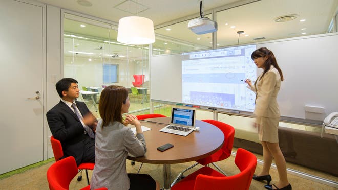 【九段下駅徒歩30秒】3席(イス:3席・ソファ:2名)まで利用可能のパウダールーム・メイクセミナーに最適の写真23