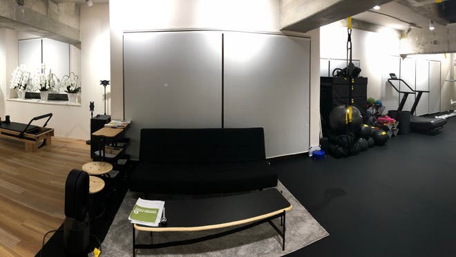 パーソナルジムですが、スペースが広めなのでセミナー会議、レッスンなどに!の写真2