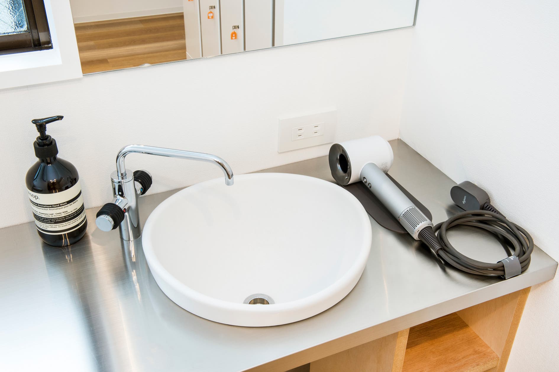 パーソナルジムですが、スペースが広めなのでセミナー会議、レッスンなどに！の写真14