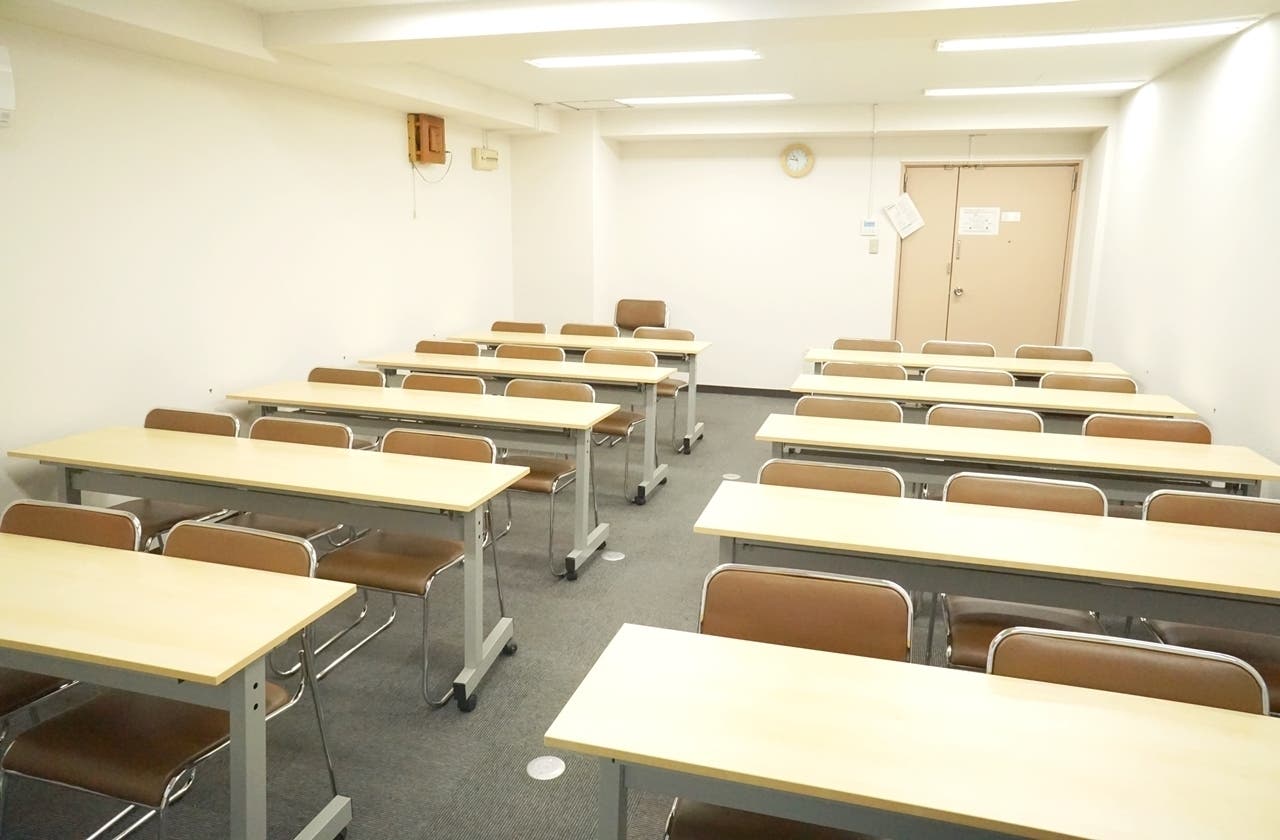 ＜新大阪駅より徒歩１分の会議室＞【最大34名 ルームＯ－１】24時間利用可能＋プロジェクター等備品無料の写真4