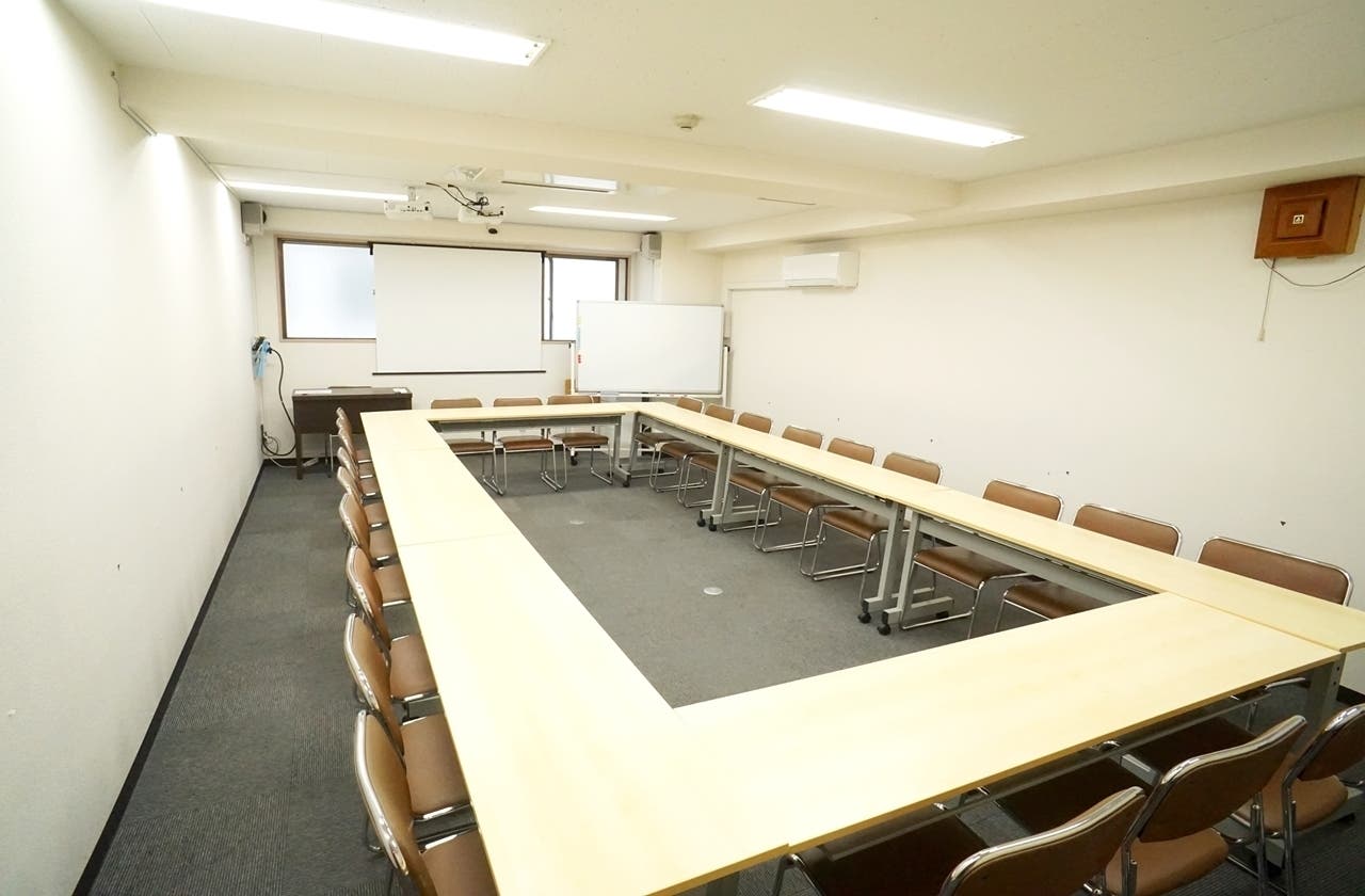 ＜新大阪駅より徒歩１分の会議室＞【最大34名 ルームＯ－１】24時間利用可能＋プロジェクター等備品無料の写真5