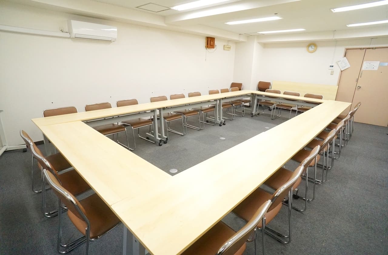 ＜新大阪駅より徒歩１分の会議室＞【最大34名 ルームＯ－１】24時間利用可能＋プロジェクター等備品無料の写真6