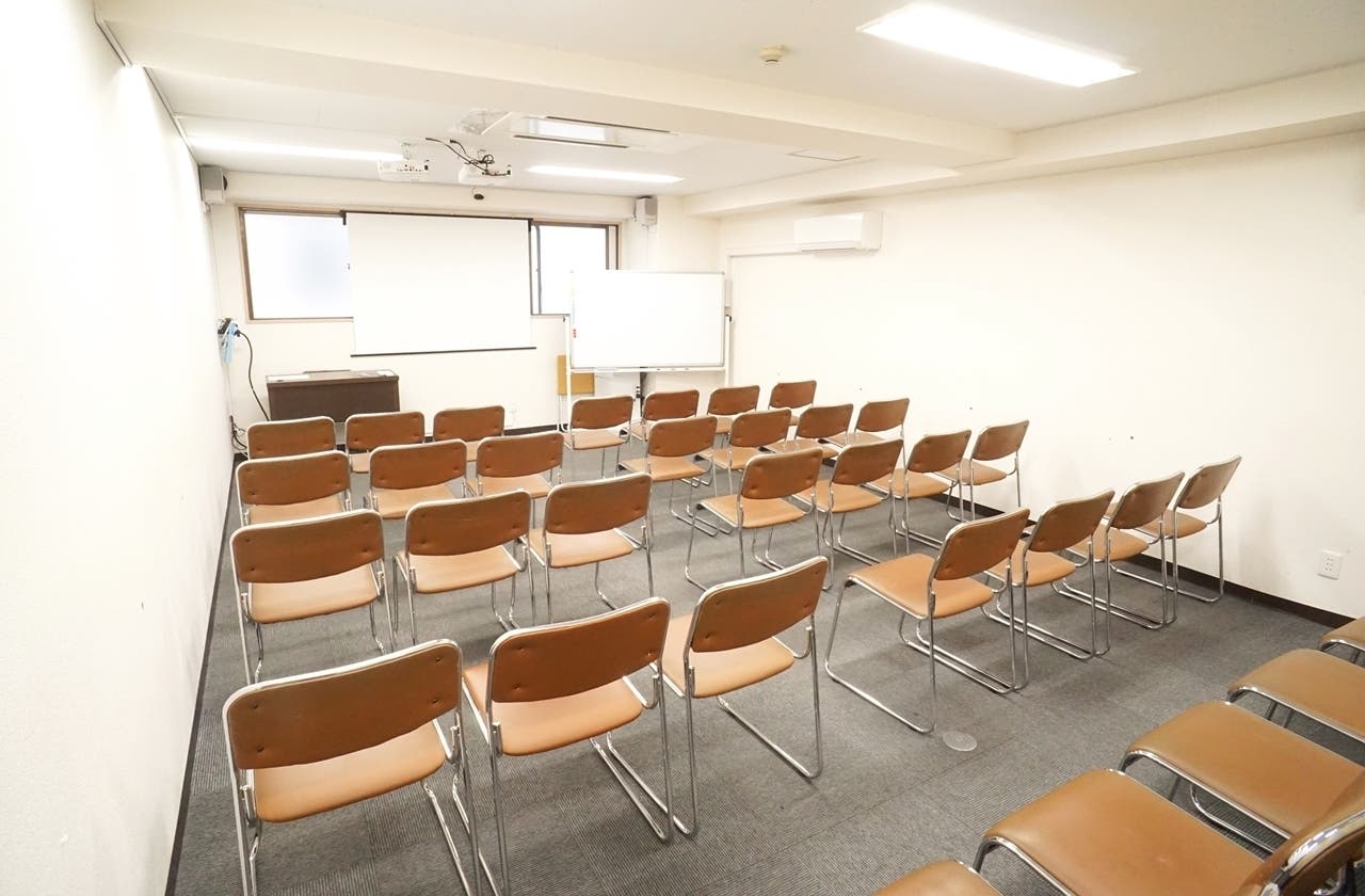 ＜新大阪駅より徒歩１分の会議室＞【最大34名 ルームＯ－１】24時間利用可能＋プロジェクター等備品無料の写真9