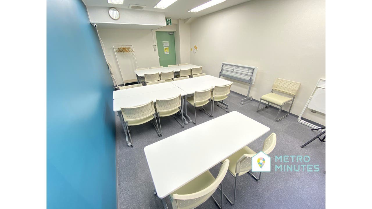 ＜マロン会議室＞栄駅徒歩3分🚃22名収容🪑Wi-Fi📶プロジェクター🎥会議/打ち合わせ/ワークショップ/ボードゲームの写真9