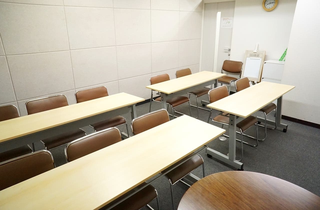 ＜新大阪駅より徒歩１分の会議室＞【最大12名 ルームＯ-２】24時間利用可能で商談や面談に！液晶モニター等備品無の写真5
