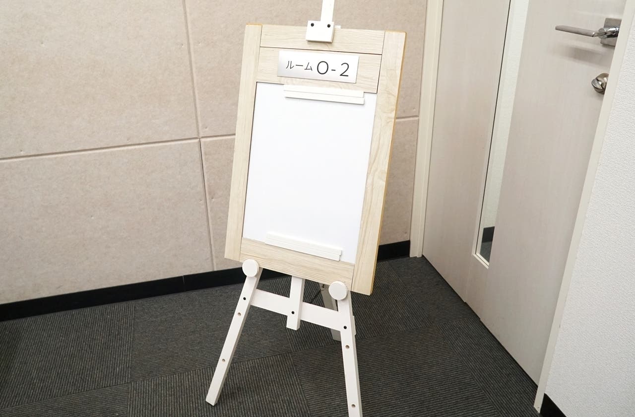 ＜新大阪駅より徒歩１分の会議室＞【最大12名 ルームＯ-２】24時間利用可能で商談や面談に！液晶モニター等備品無の写真11