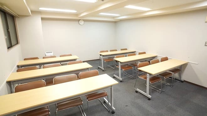 <新大阪駅より徒歩1分の会議室>【最大21名 ルームO-3】24時間利用可能でプロジェクター等備品無料の写真3