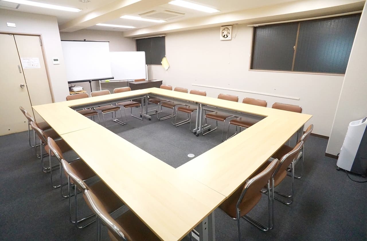 ＜新大阪駅より徒歩１分の会議室＞【最大21名 ルームＯ-３】24時間利用可能でプロジェクター等備品無料の写真5