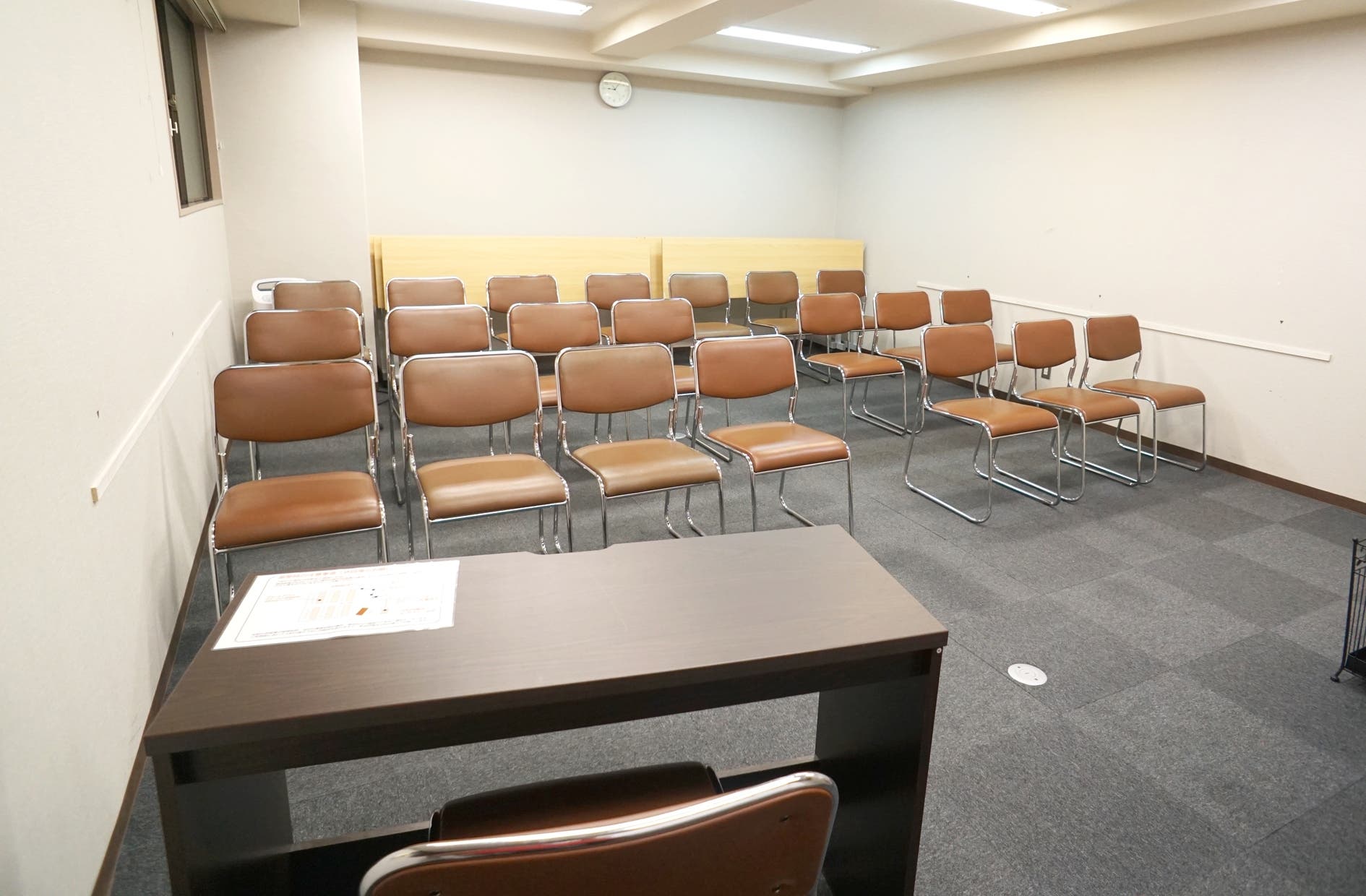 ＜新大阪駅より徒歩１分の会議室＞【最大21名 ルームＯ-３】24時間利用可能でプロジェクター等備品無料の写真8