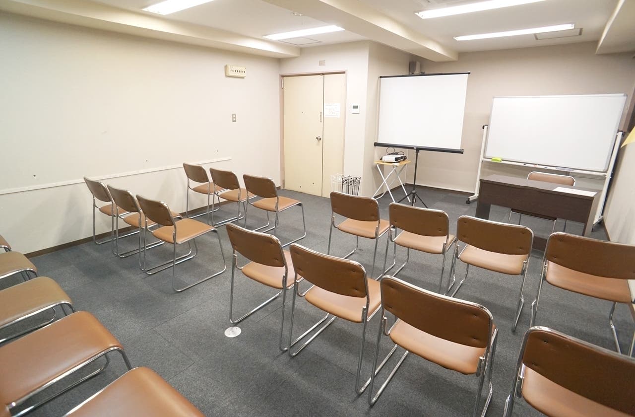＜新大阪駅より徒歩１分の会議室＞【最大21名 ルームＯ-３】24時間利用可能でプロジェクター等備品無料の写真9