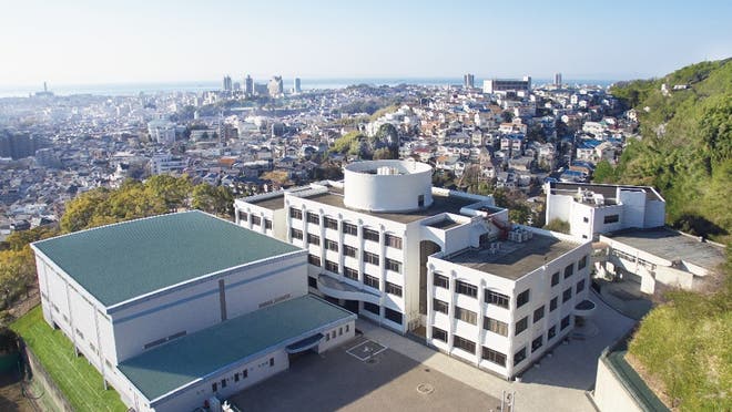 車での来場OK!最大90名収容可能!学校らしい静かな環境で、研修やセミナー、会議室として利用できます!の写真4