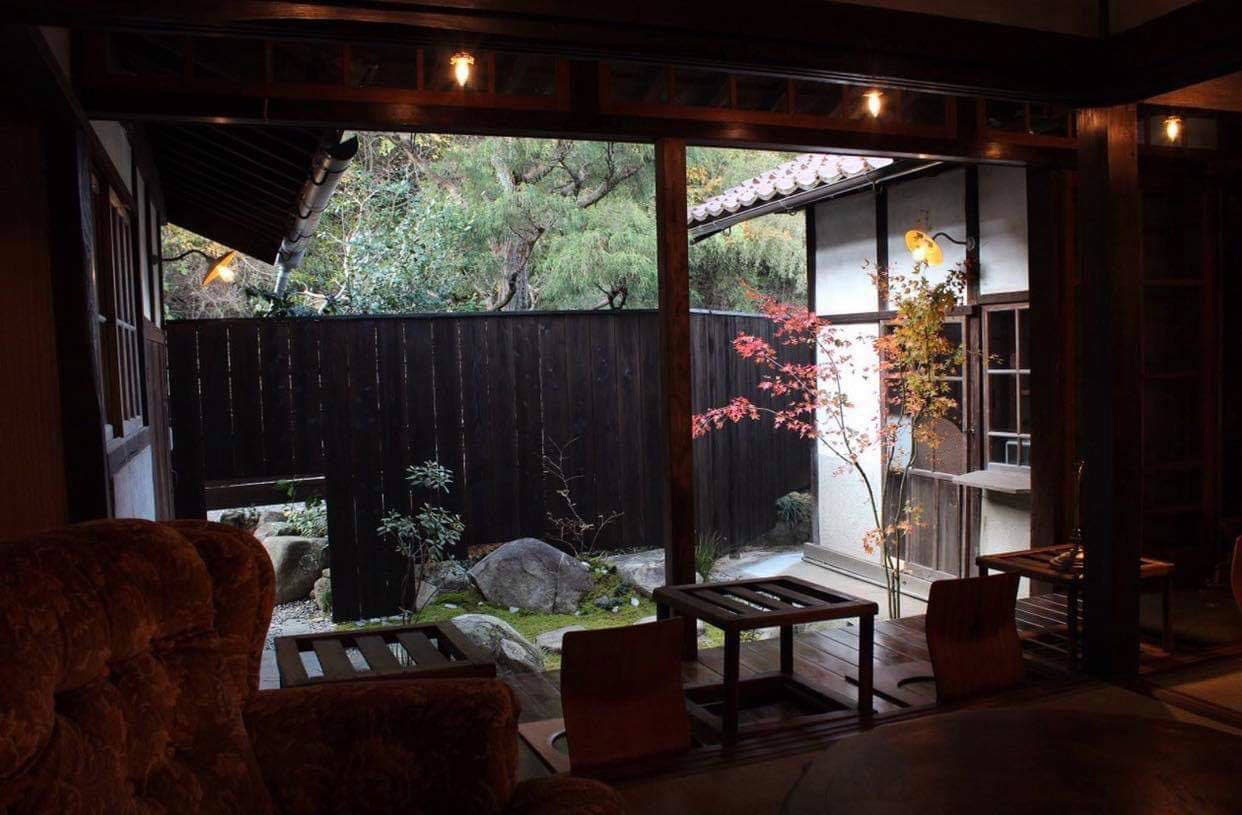 古民家一棟貸切。川の流れる音アンティークな空気一歩入れば異空間。書籍の中で廣島から広島へ歴史の旅へ10名様までの写真10