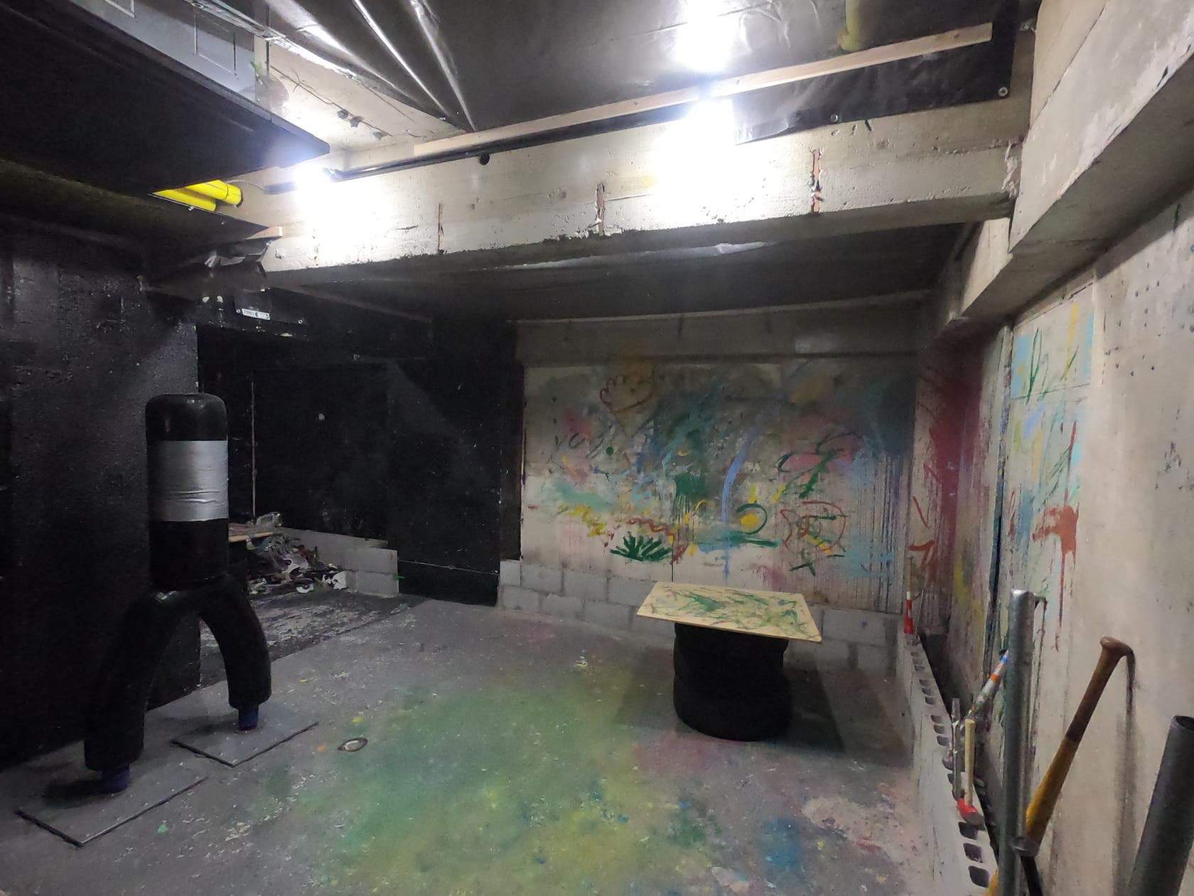 地下にある廃墟スペース！飲食持込可・撮影/収録・楽器の練習・女子会・ママ会にどぞ！の写真3