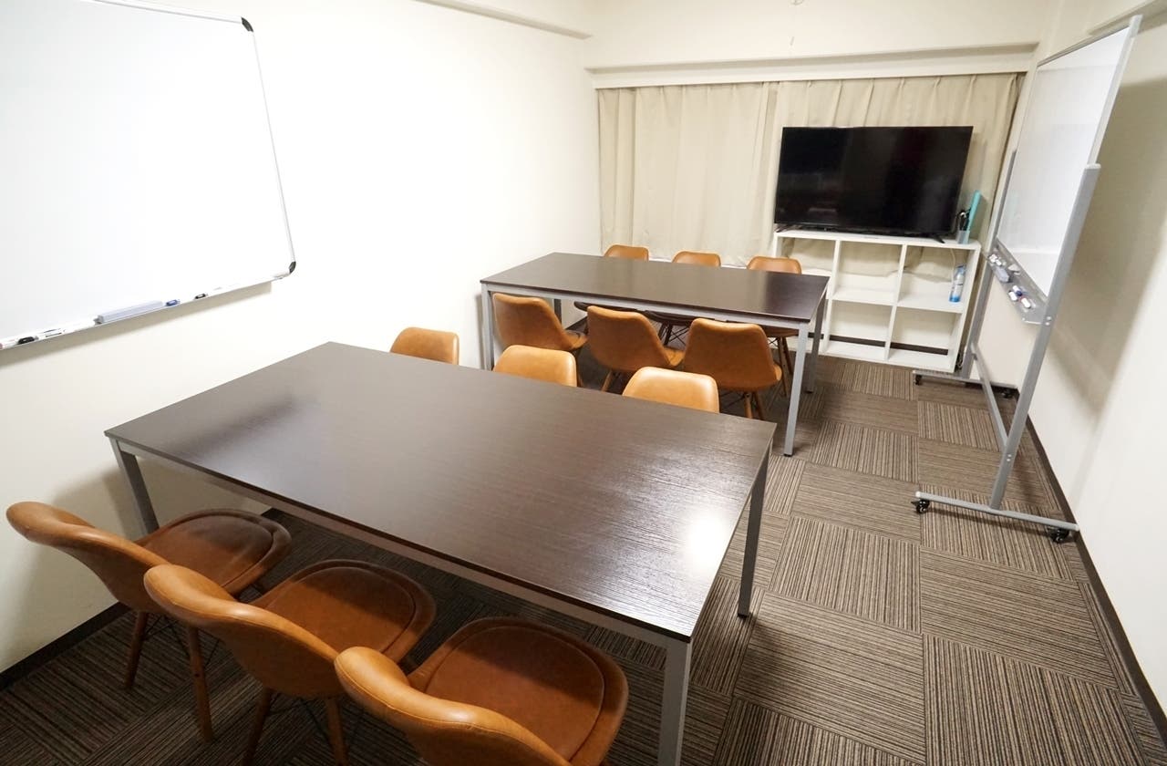 ＜新大阪駅徒歩３分＞【最大１２名】広々ロビーで待ち合わせも！商談、面接、打ち合わせに最適！ＰＣモニター等備品無料の会議室の写真5