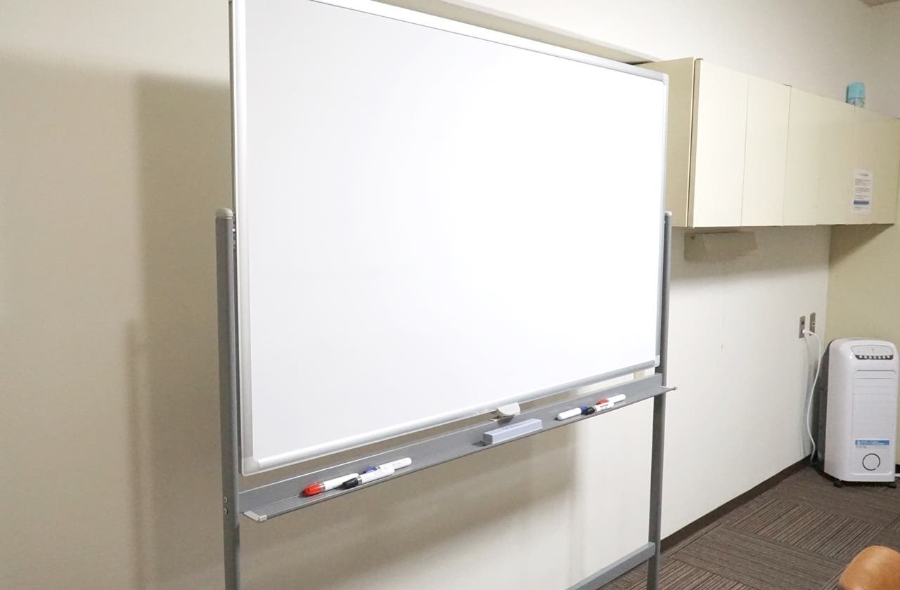 ＜新大阪駅徒歩３分＞【最大１２名】広々ロビーで待ち合わせも！商談、面接、打ち合わせに最適！ＰＣモニター等備品無料の会議室の写真8