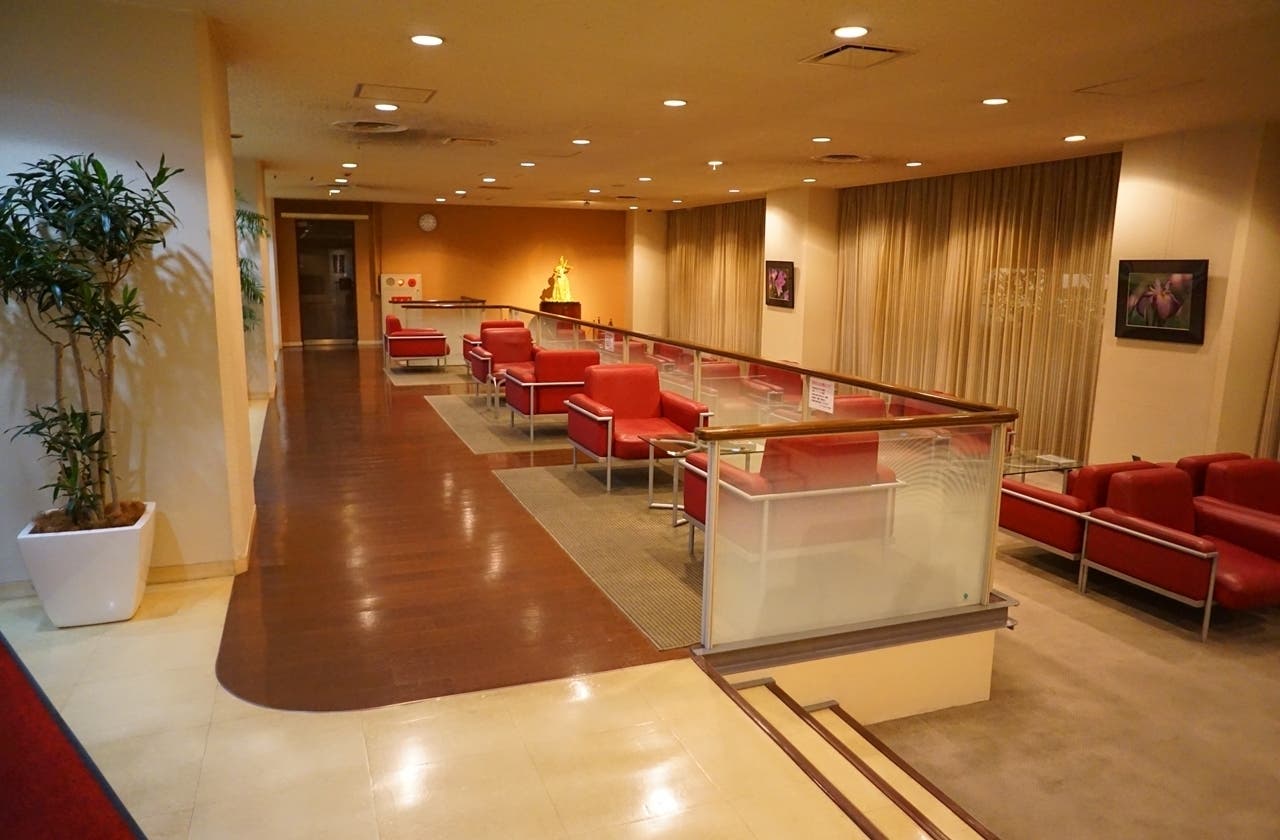 ＜新大阪駅徒歩３分＞【最大１２名】広々ロビーで待ち合わせも！商談、面接、打ち合わせに最適！ＰＣモニター等備品無料の会議室の写真12