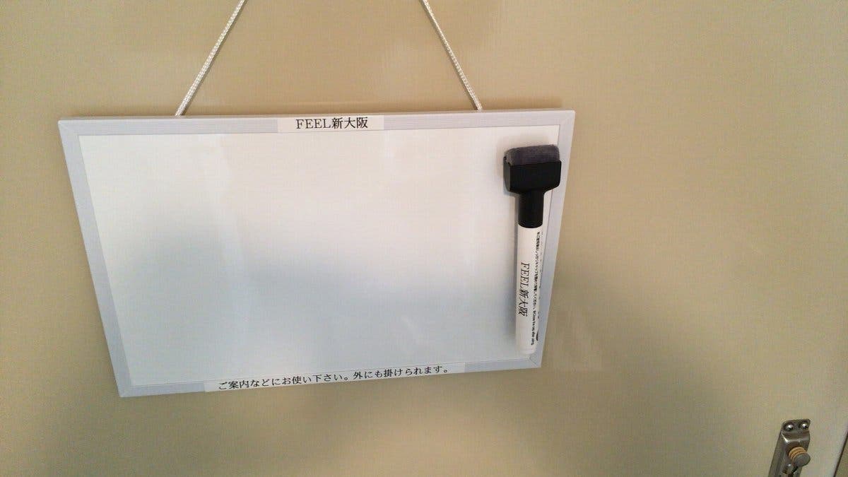 【新大阪駅】徒歩5分の落ち着いた会議室☆12名☆WiFi/50型モニタ☆テレワーク等も【FEEL 新大阪】の写真18