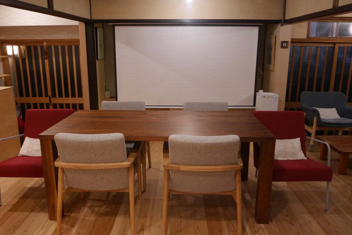 二条城から徒歩3分。京町家をリノベ。国産杉床が心地いい多目的スペースの写真5