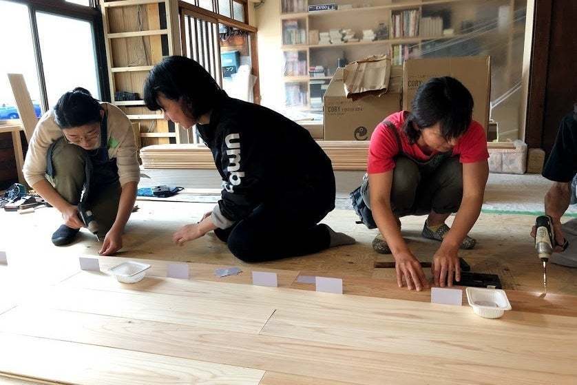 二条城から徒歩3分。京町家をリノベ。国産杉床が心地いい多目的スペースの写真11