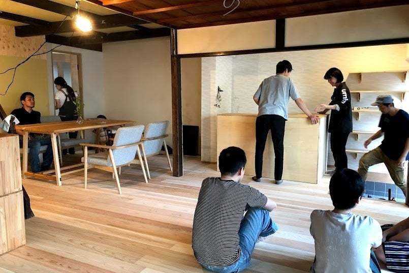 二条城から徒歩3分。京町家をリノベ。国産杉床が心地いい多目的スペースの写真13
