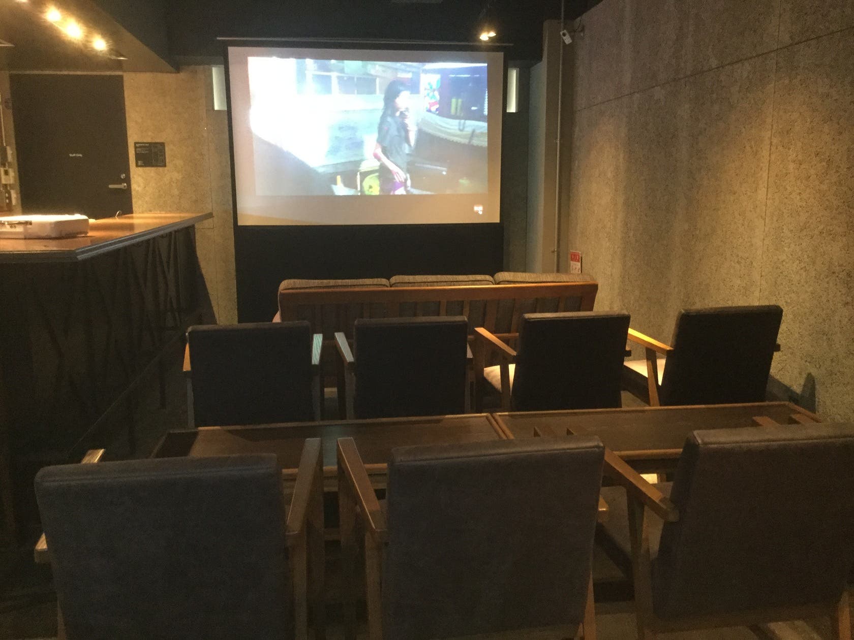 新宿三丁目10分🚶‍♂️カラオケバー🍷🎤 撮影可能🎥 (最大25名収容)の写真6