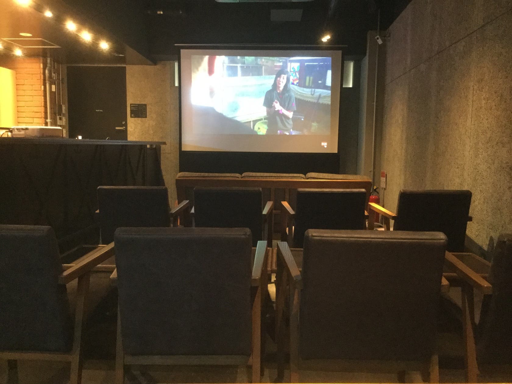 新宿三丁目10分🚶‍♂️カラオケバー🍷🎤 撮影可能🎥 (最大25名収容)の写真7