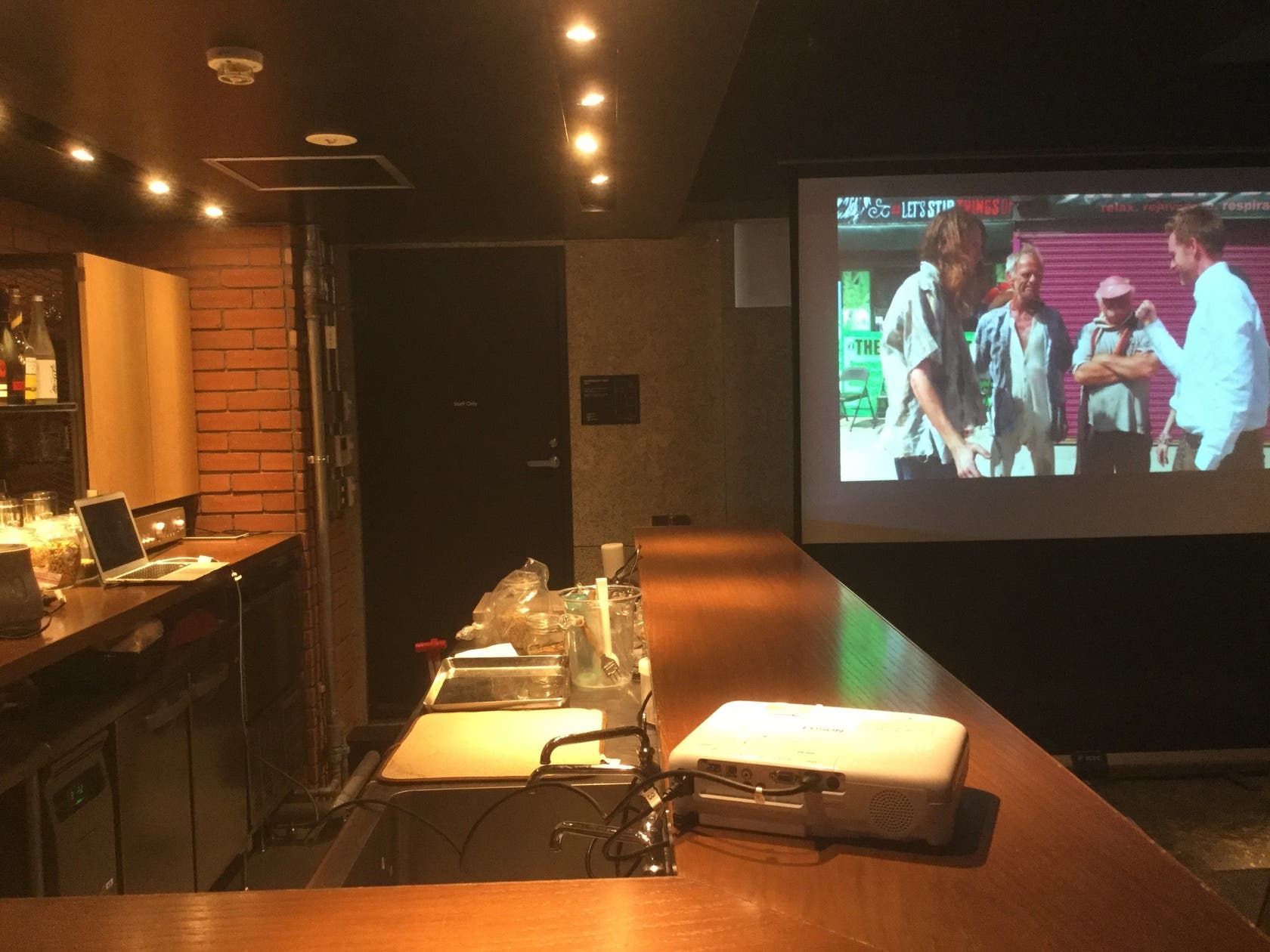 新宿三丁目10分🚶‍♂️カラオケバー🍷🎤 撮影可能🎥 (最大25名収容)の写真5