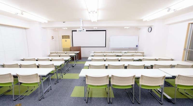 【新宿西口D5出口2分】セミナーに！プロジェクター・演台・マイク・スピーカー・光WiFi無料！ふれあい貸し会議室 新宿No18