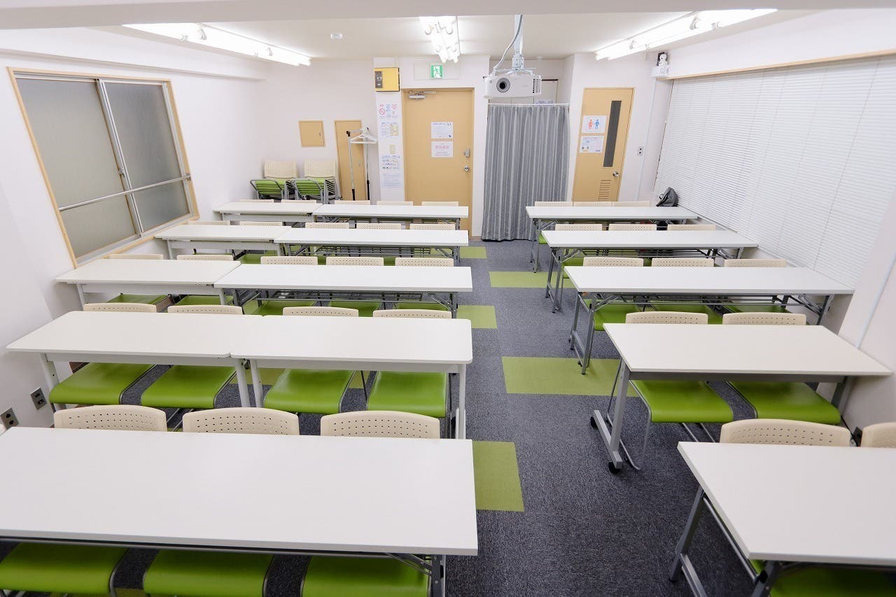 【新宿西口D5出口2分】セミナーに！プロジェクター・演台・マイク・スピーカー・光WiFi無料！ふれあい貸し会議室 新宿No18の写真2