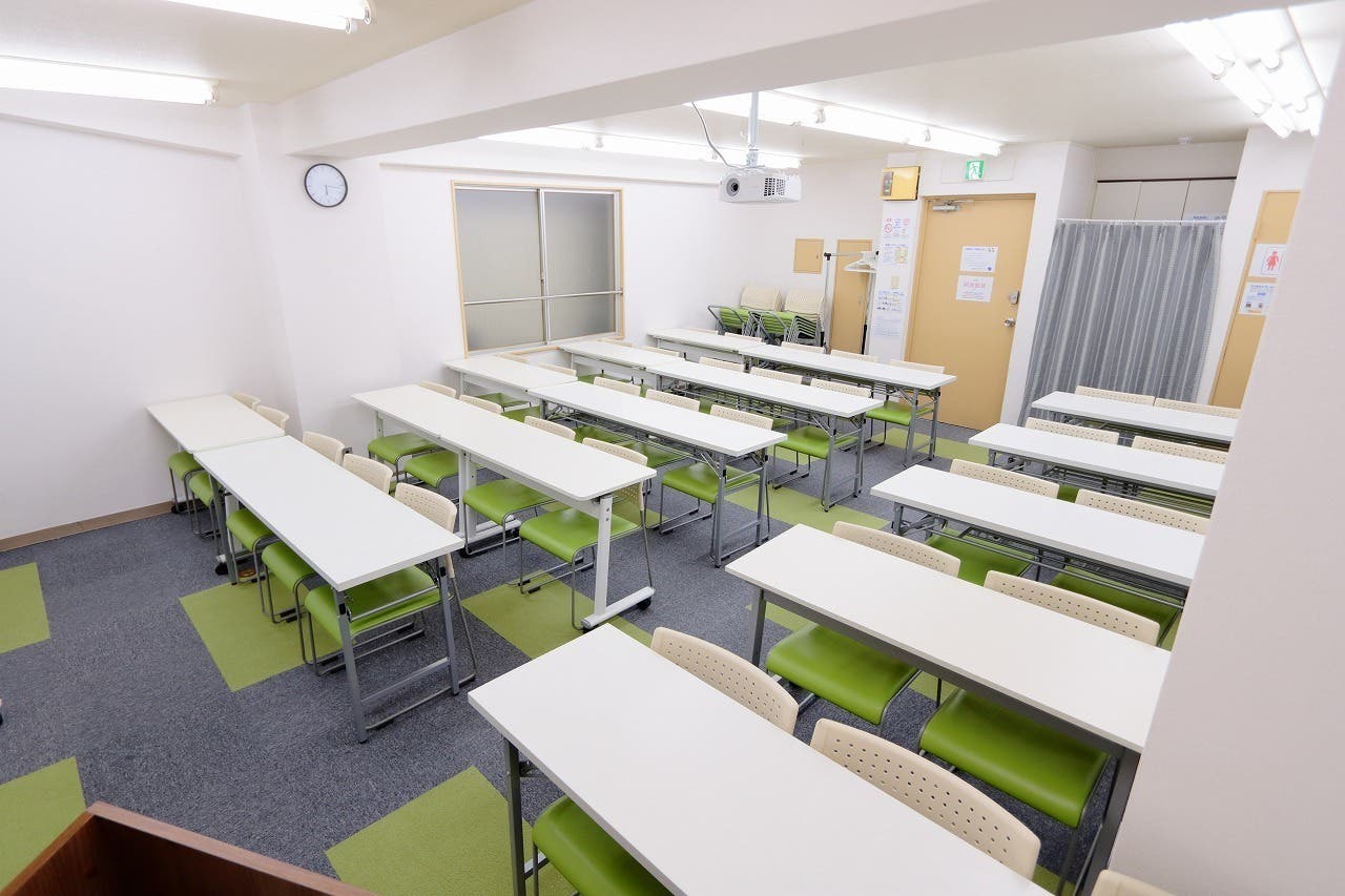 【新宿西口D5出口2分】セミナーに！プロジェクター・演台・マイク・スピーカー・光WiFi無料！ふれあい貸し会議室 新宿No18の写真4