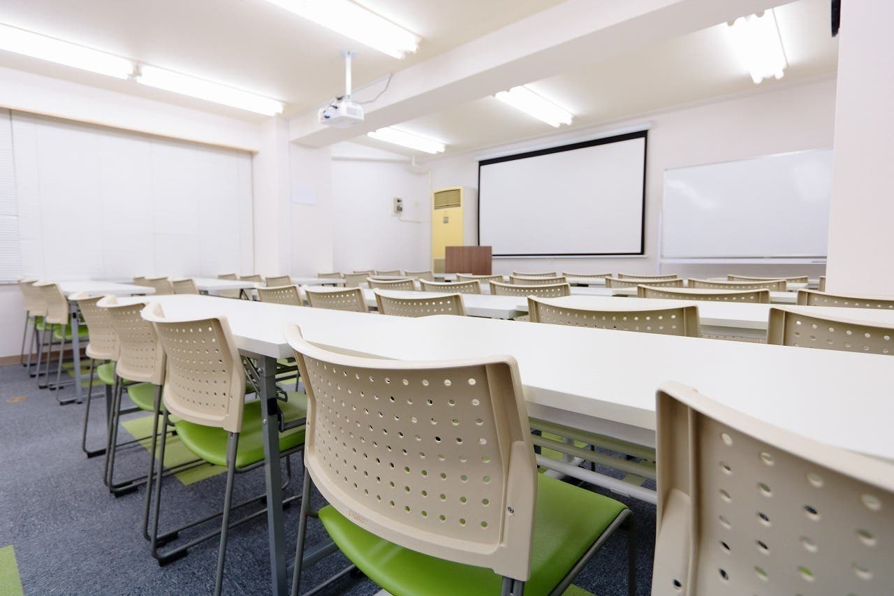 【新宿西口D5出口2分】セミナーに！プロジェクター・演台・マイク・スピーカー・光WiFi無料！ふれあい貸し会議室 新宿No18の写真7