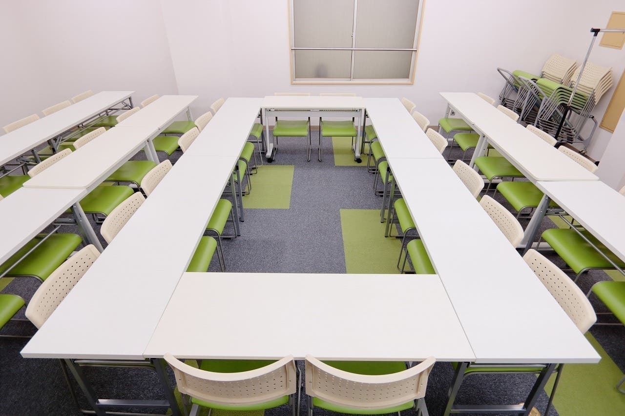 【新宿西口D5出口2分】セミナーに！プロジェクター・演台・マイク・スピーカー・光WiFi無料！ふれあい貸し会議室 新宿No18の写真8