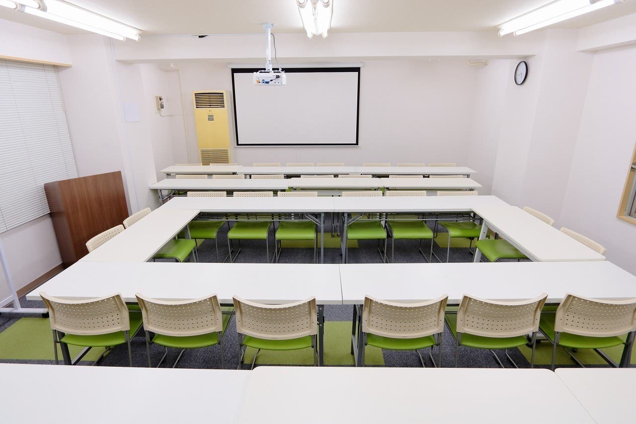 【新宿西口D5出口2分】セミナーに！プロジェクター・演台・マイク・スピーカー・光WiFi無料！ふれあい貸し会議室 新宿No18の写真9
