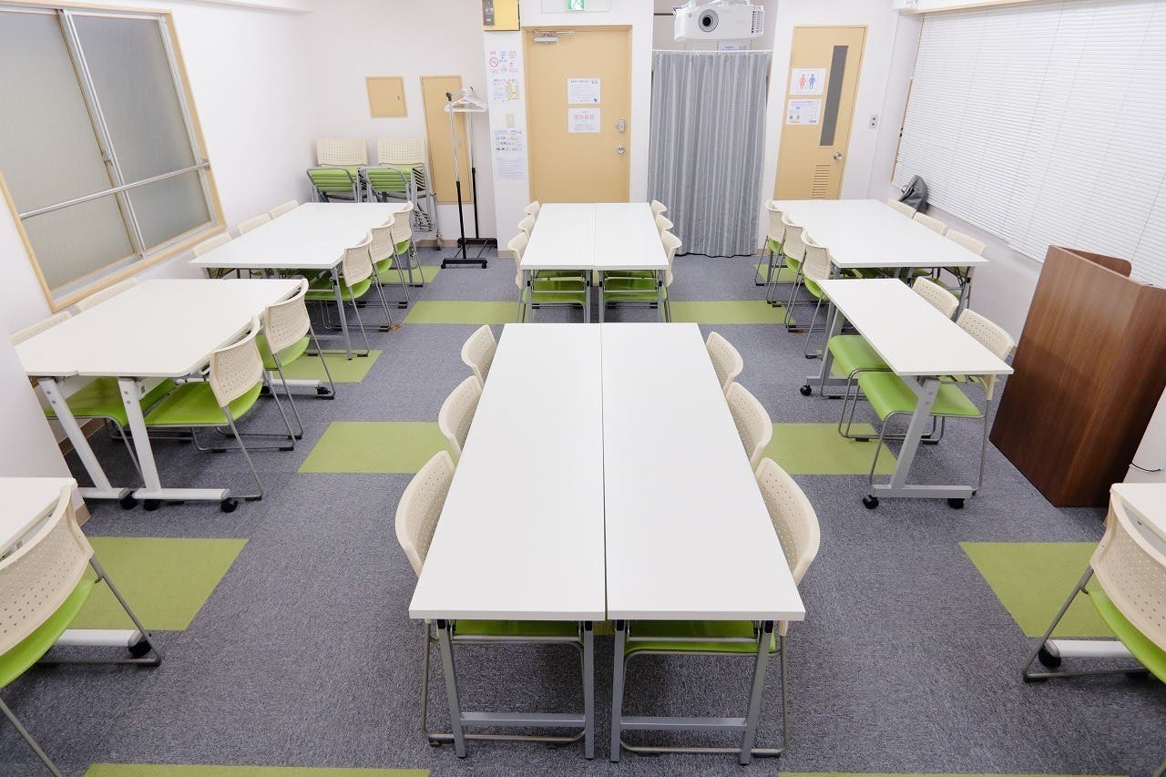 【新宿西口D5出口2分】セミナーに！プロジェクター・演台・マイク・スピーカー・光WiFi無料！ふれあい貸し会議室 新宿No18の写真17