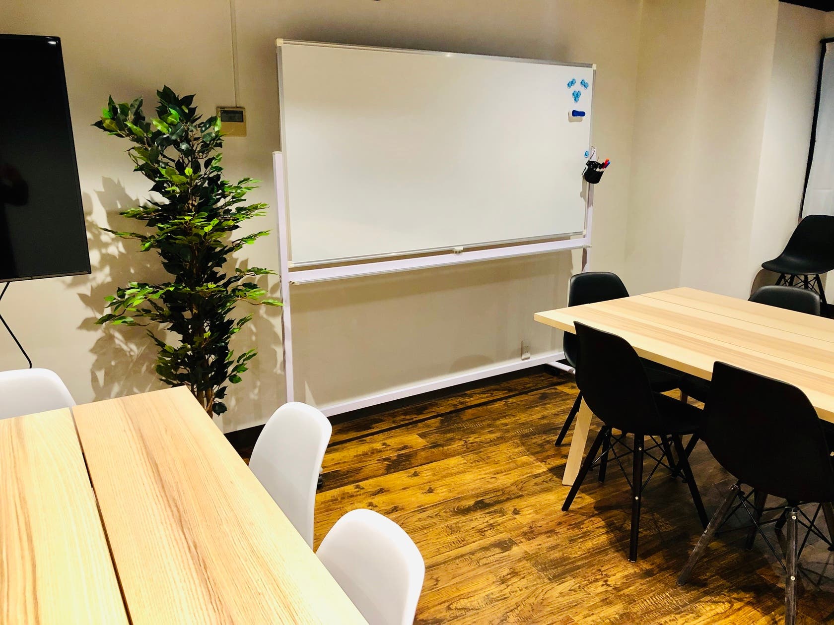 ⭐️エマ梅田⭐︎オシャレマルチスペース⭐︎70㎡！50名収容可能♫55インチモニター、WiFi完備♪の写真8