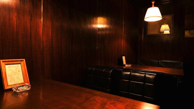 【恵比寿駅西口徒歩3分】英国調の雰囲気の隠れ家BARスペース。雑誌、ドラマ、映画などの撮影におすすめの写真2