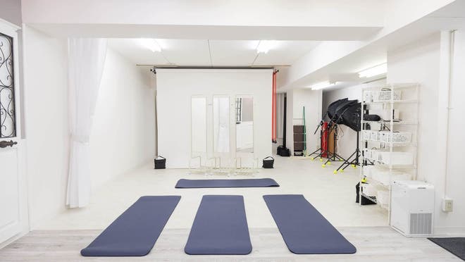 【studio As】9色のバックペーパー&豊富な撮影機材が無料で使えて驚愕の1H/¥4000〜!の写真16