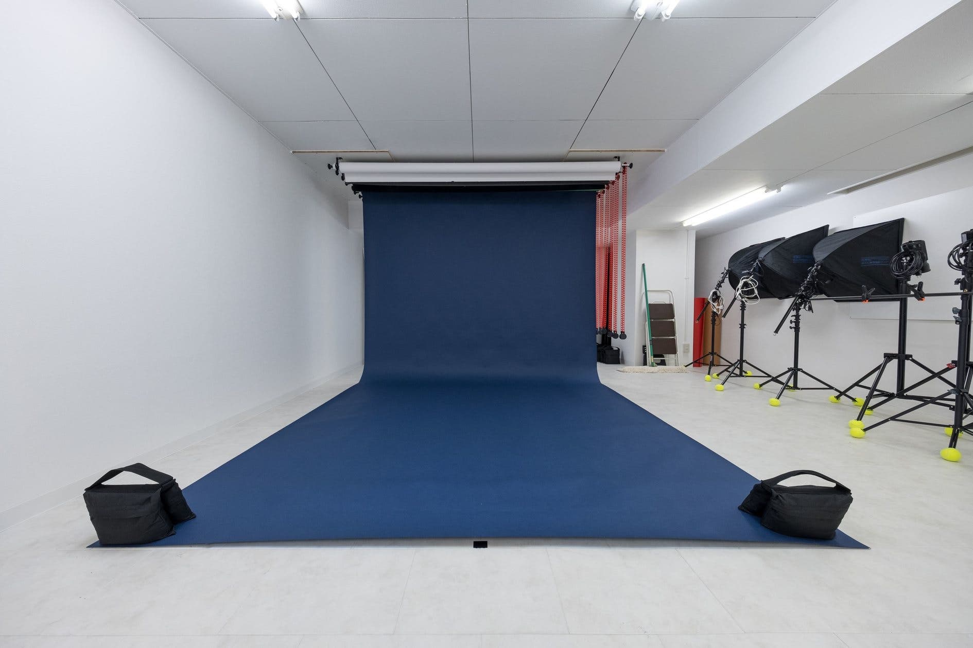 【studio As】9色のバックペーパー＆豊富な撮影機材が無料で使えて驚愕の1H/￥4000〜!の写真21