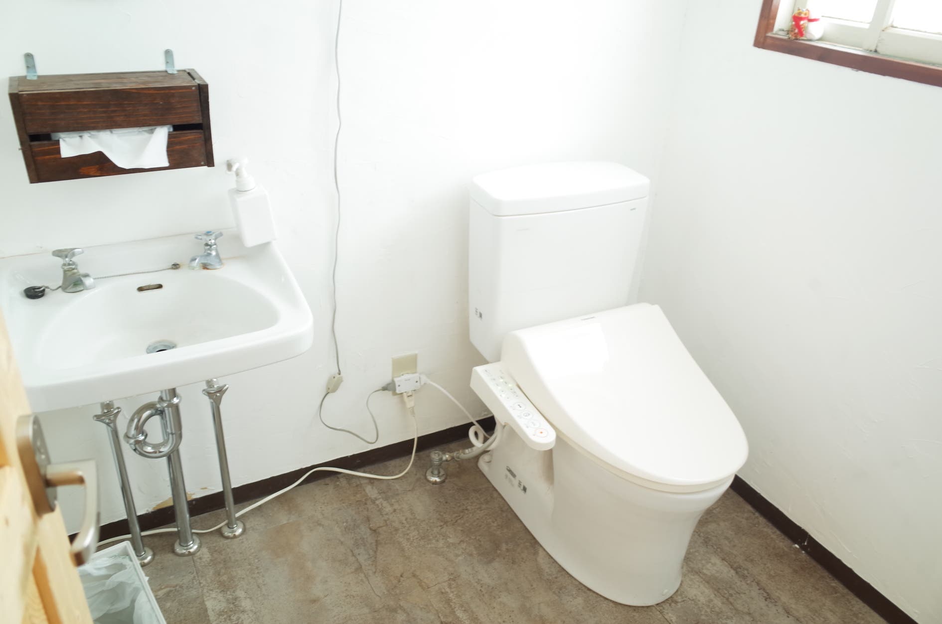 【経堂駅徒歩３分】裸足でくつろげる小上がりと、バーカウンターのある多目的広々おしゃれ空間の写真14