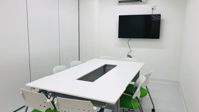 【コワーキングスペース永福〈会議室ROOM1〉】会議、イベント、商品撮影など多様な用途に使えるレンタルルームの写真1