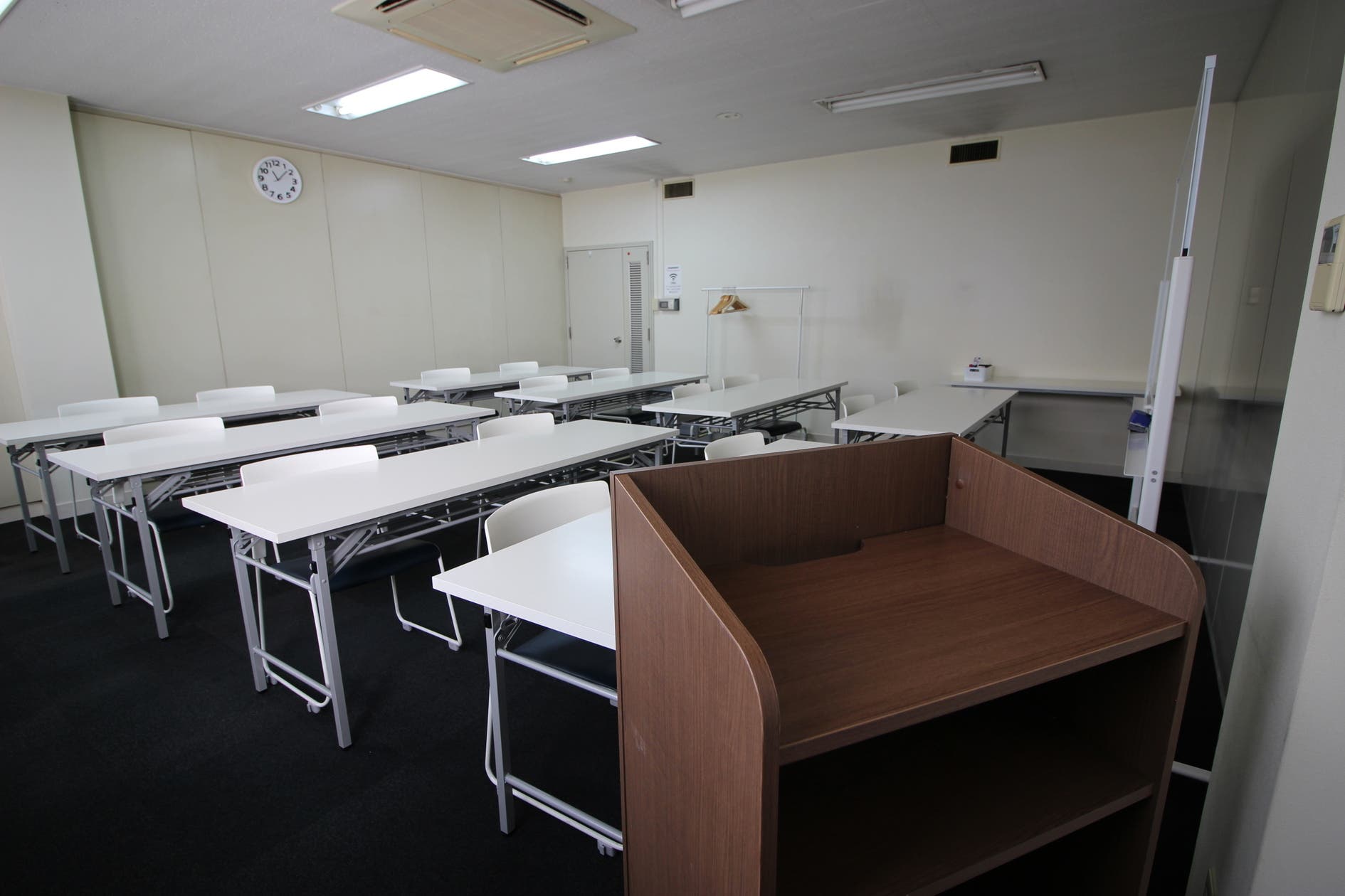 広瀬通 🔶おトクな会議室🔶【5階5-B会議室】24時間OK／会議・勉強会に／16名様用の写真3