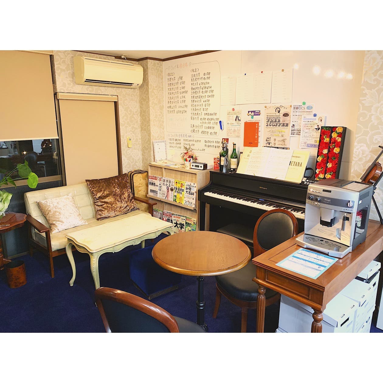 壁は全面ホワイトボード。リビングカフェ風の小さな会議・イベントスペース。の写真5