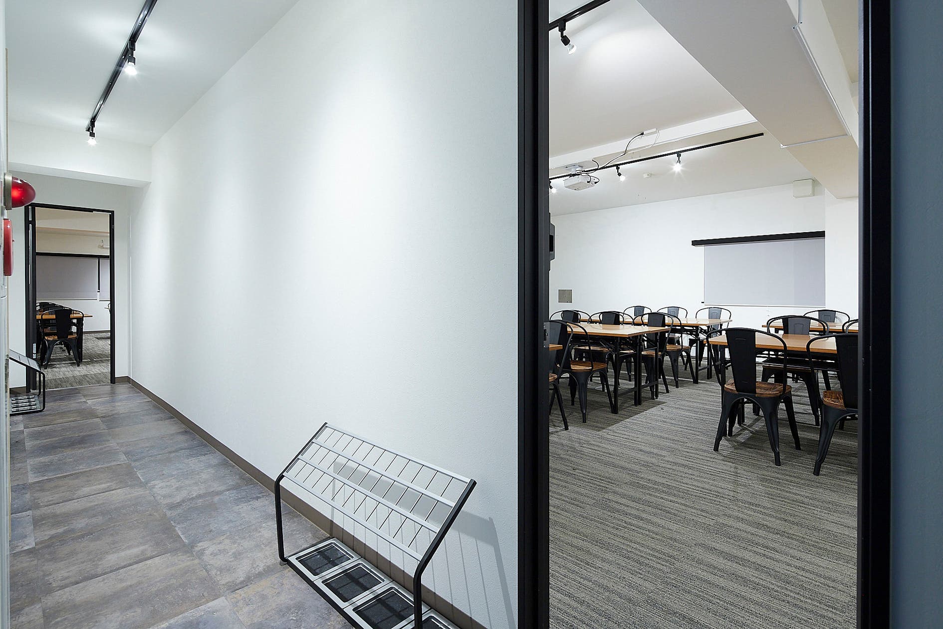 9A【 四谷三丁目駅 1分】室内設備・備品が充実♪WiFi無料！清掃・消毒で衛生面も安心♥便利な駅近会議室の写真6