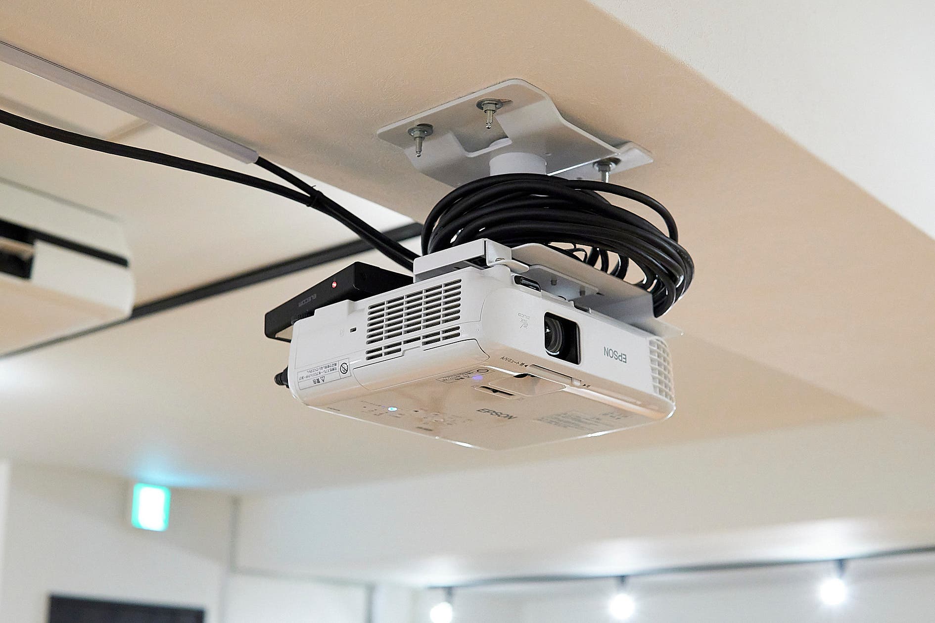 9B【 四谷三丁目駅 1分】室内設備・備品が充実♪WiFi無料！清掃・消毒で衛生面も安心♥便利な駅近会議室の写真11