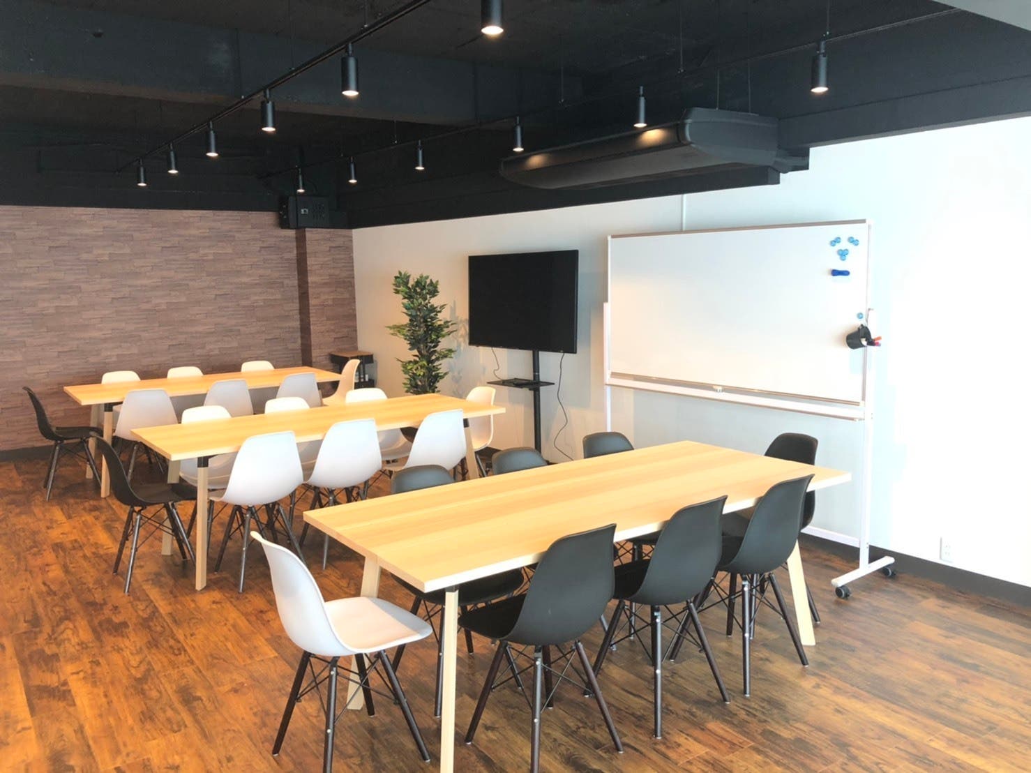 ⭐️エマ梅田⭐︎オシャレマルチスペース⭐︎70㎡！50名収容可能♫55インチモニター、WiFi完備♪の写真10