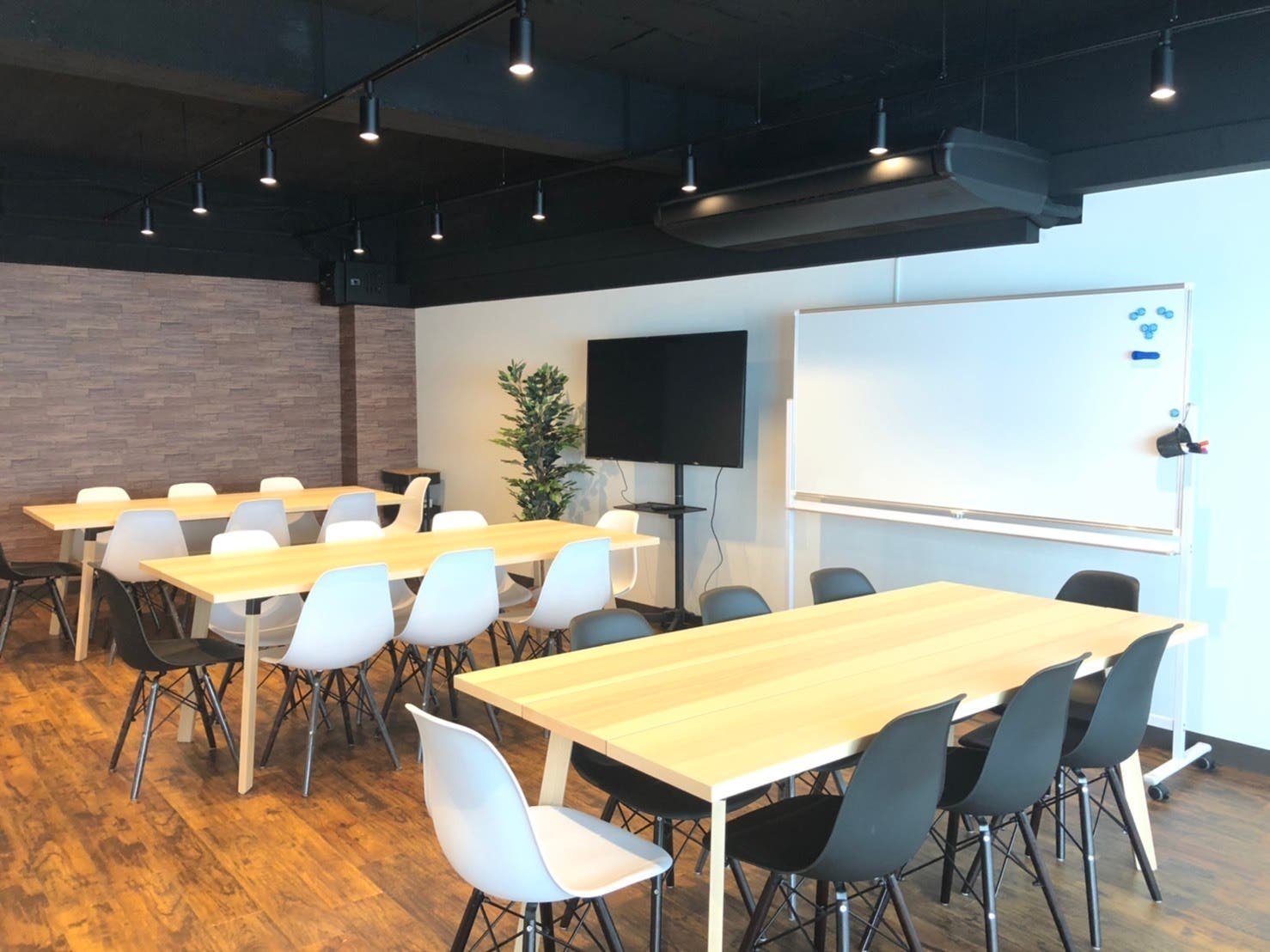 ⭐️エマ梅田⭐︎オシャレマルチスペース⭐︎70㎡！50名収容可能♫55インチモニター、WiFi完備♪の写真11